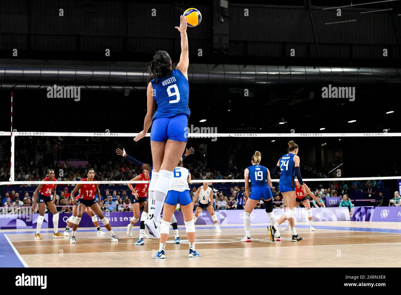 Paris, France. 11th Aug, 2024. Caterina Chiara Bosetti of Italy serves ...