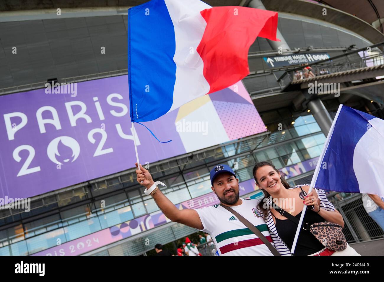 Fabiola du Boucheron, right, and Jorge Ivan Cazares from Mexico arrive ...
