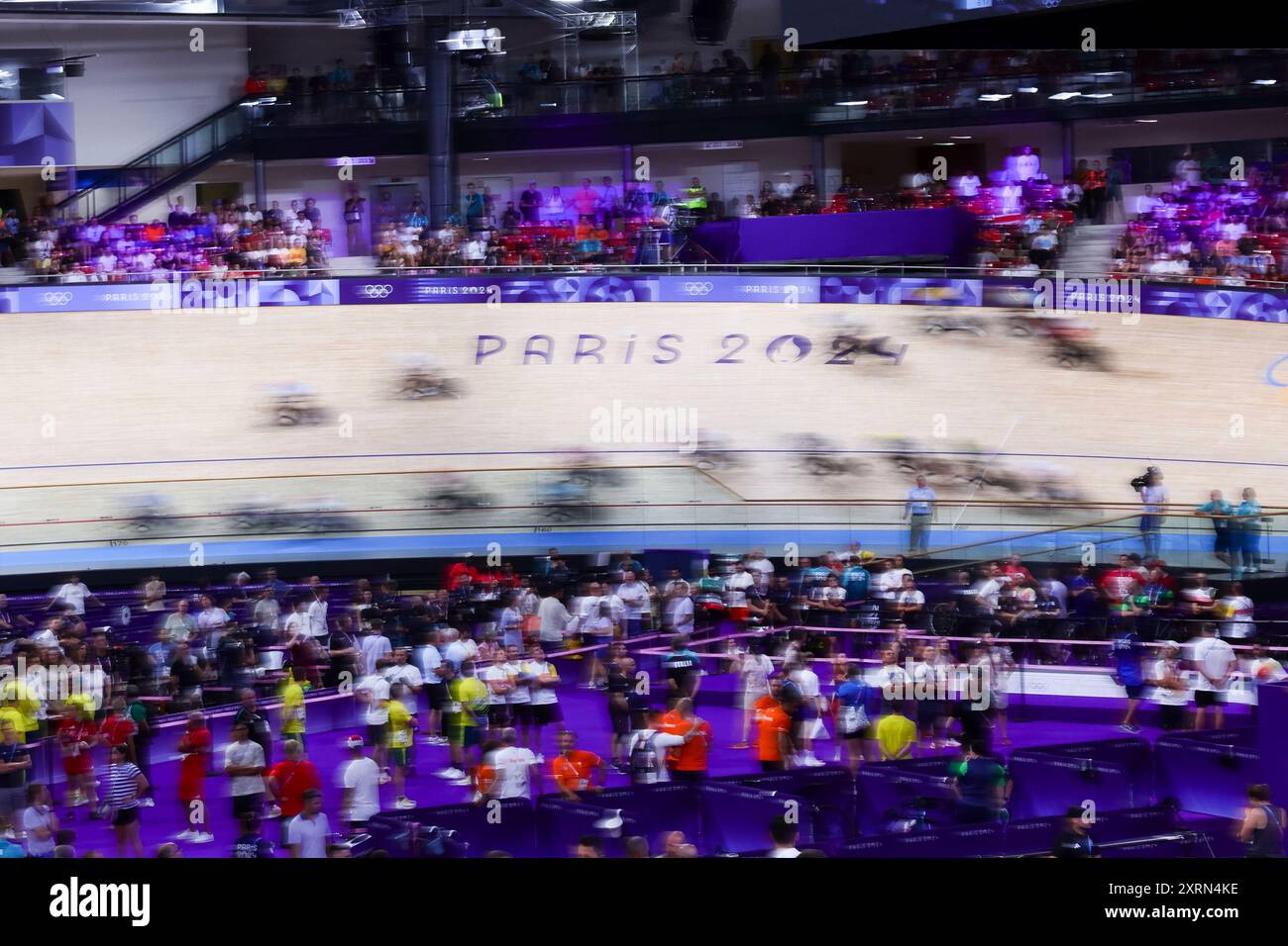 PARIS, FRANCE - AUGUST 11: Women's Omnium Points Race at the Cycling ...