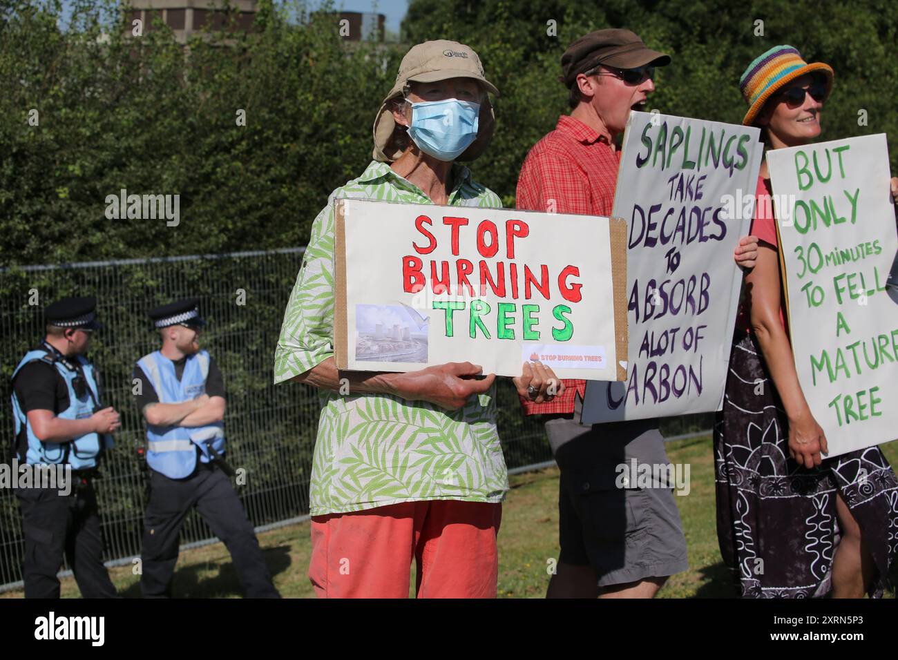 Selby, England, UK. 11th Aug, 2024. Protesters gather along the ...