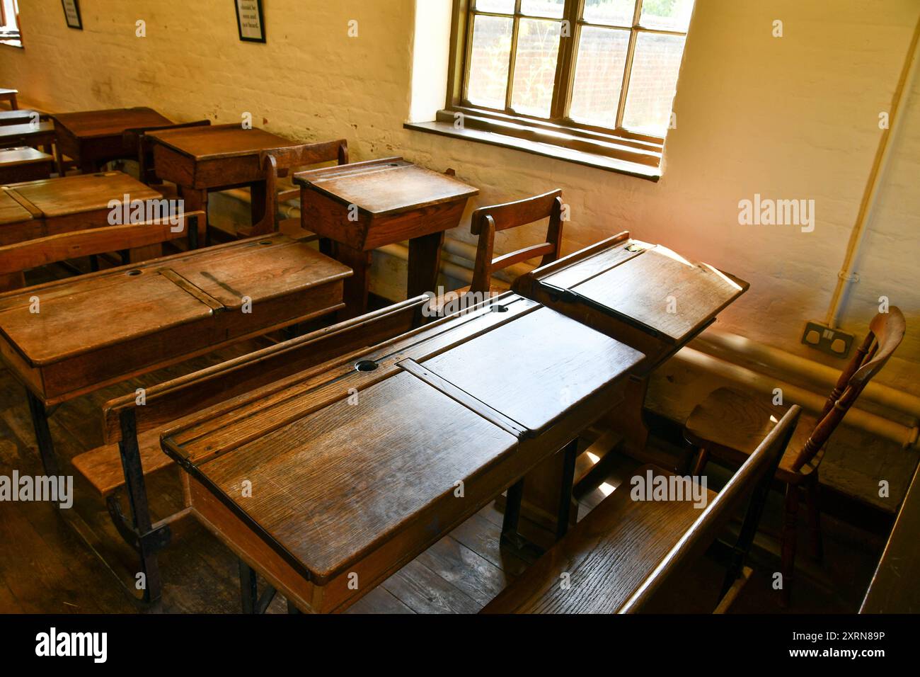 old school school desk Stock Photo - Alamy
