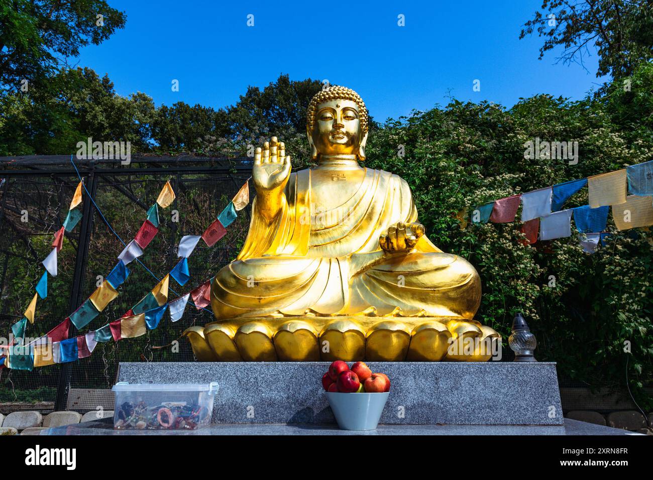 A huge granite, gilded Buddha statue in the Buddhist Park of Grabensia ...