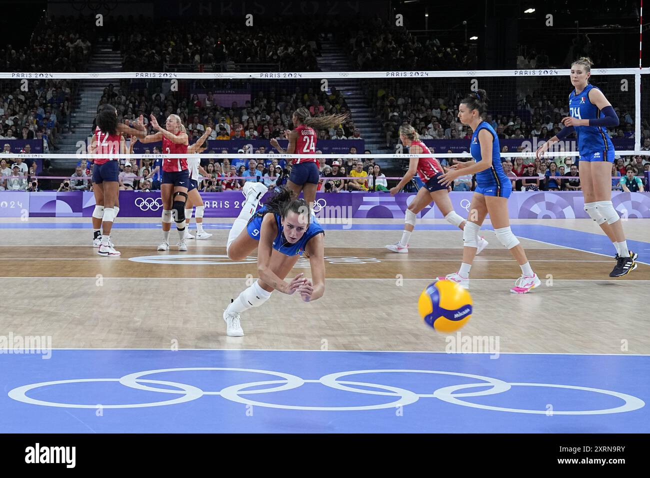 Paris, France. 11th Aug, 2024. Caterina Chiara Bosetti (front) of Italy ...