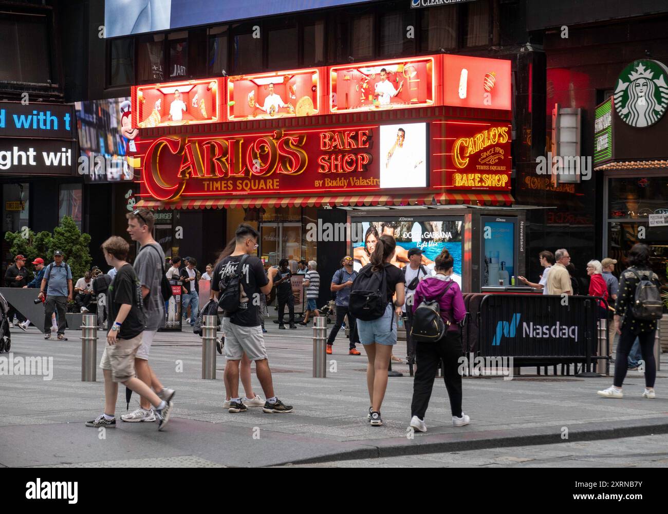 Cake boss bakery hi-res stock photography and images - Alamy