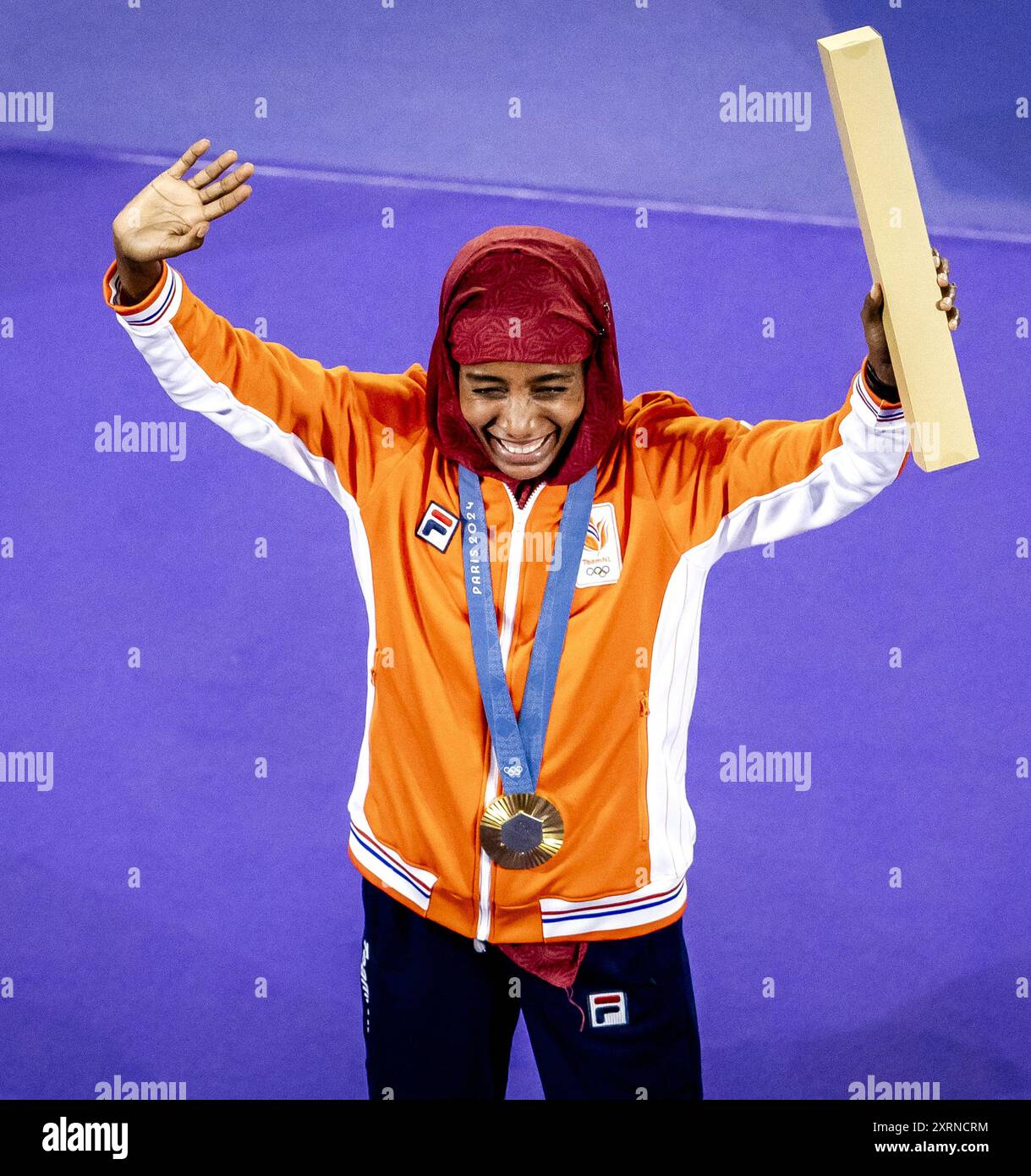 Paris, France. 11th Aug, 2024. PARIS - Sifan Hassan with her gold medal ...
