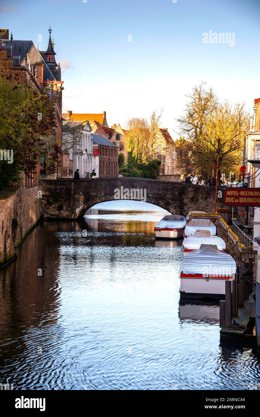 Stone arched bridge or the canal in Bruges, Belgium Stock Photo - Alamy