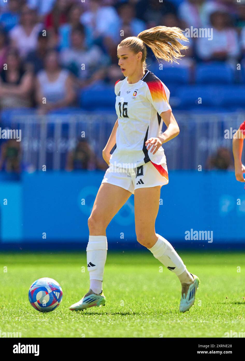 Jule Brand, DFB Frauen 16 at the women Olympic Bronze Medal match ...