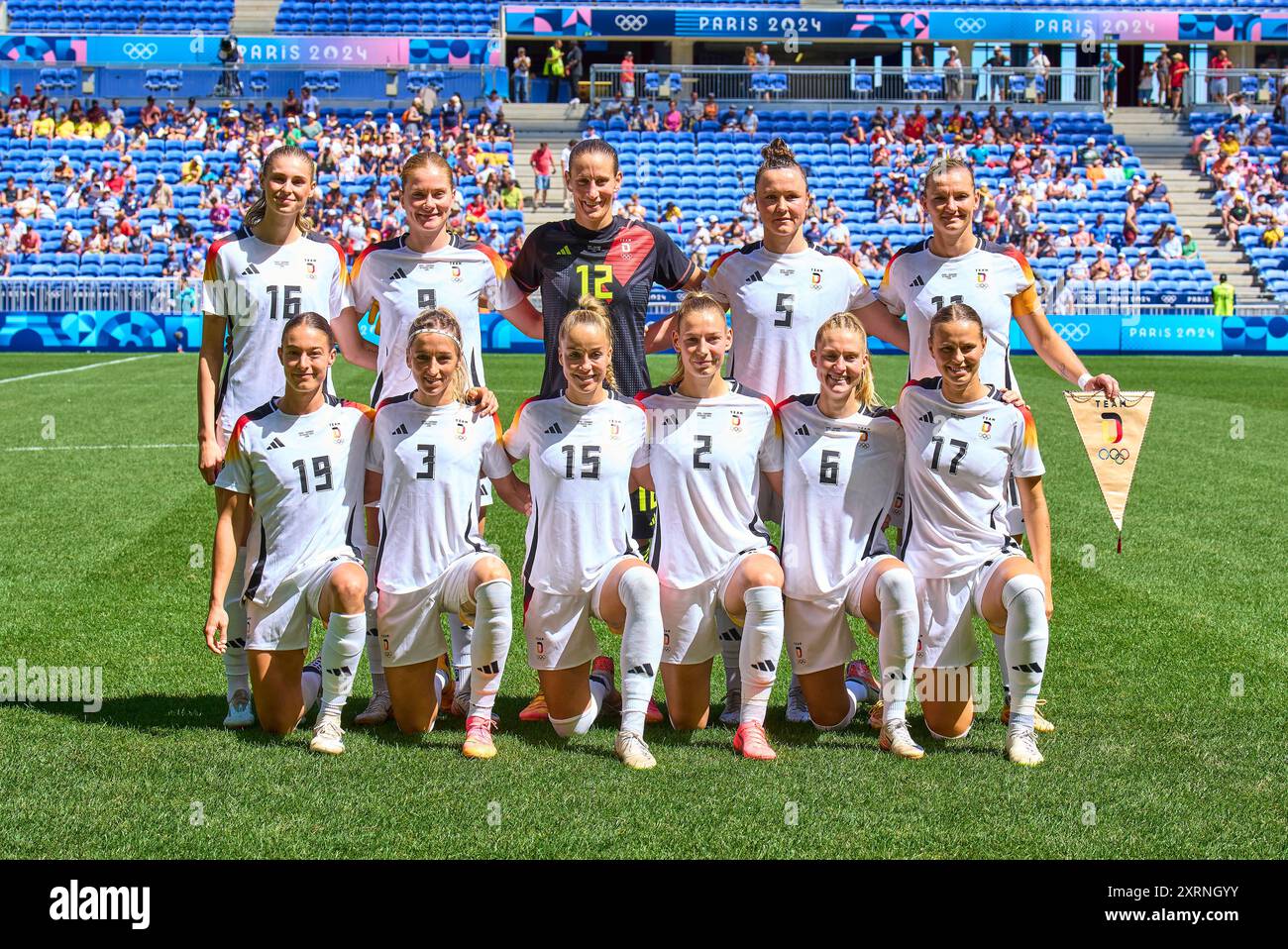 Teams presentation and anthem: Alexandra Popp, DFB Frauen 11 Ann-Katrin ...