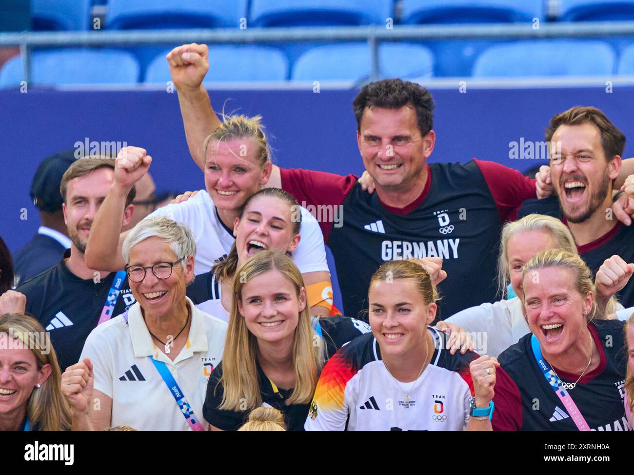 Team GER celebrate the victory with Alexandra Popp, DFB Frauen 11 Jule ...