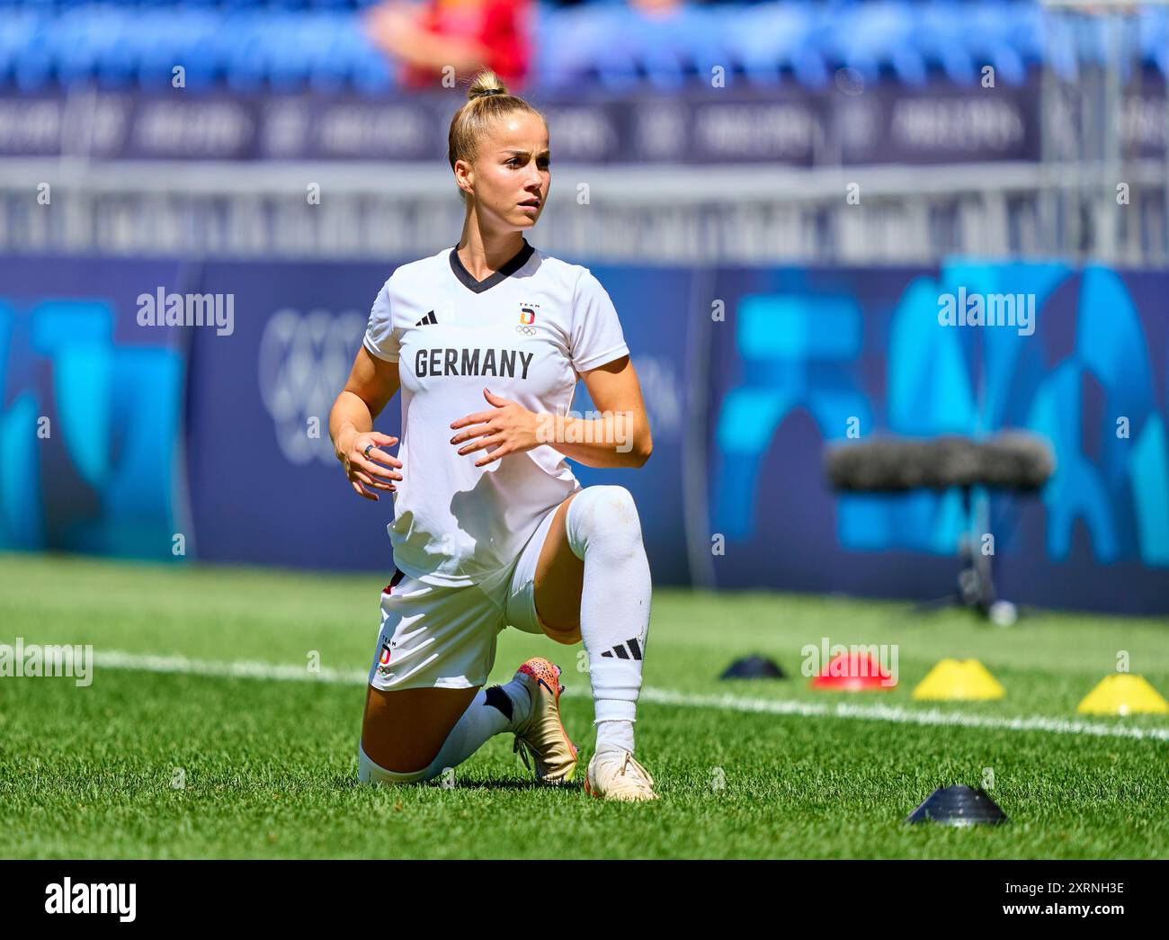 Giulia Gwinn, DFB Frauen 15 warm-up at the women Olympic Bronze Medal ...