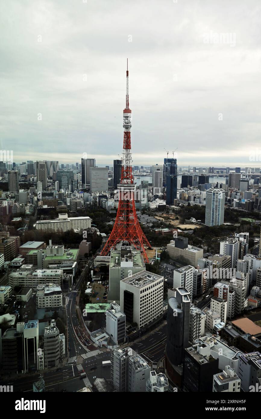 Tokyo scenery Cloudy sky and Tokyo Tower Stock Photo - Alamy