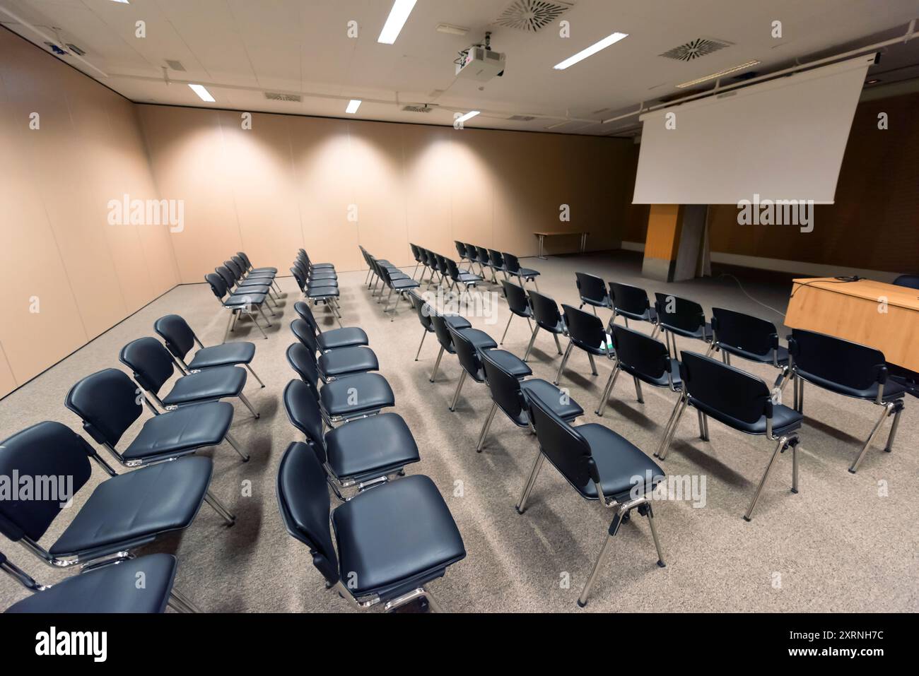 Large presentation screen in modern conference hall. Large presentation ...