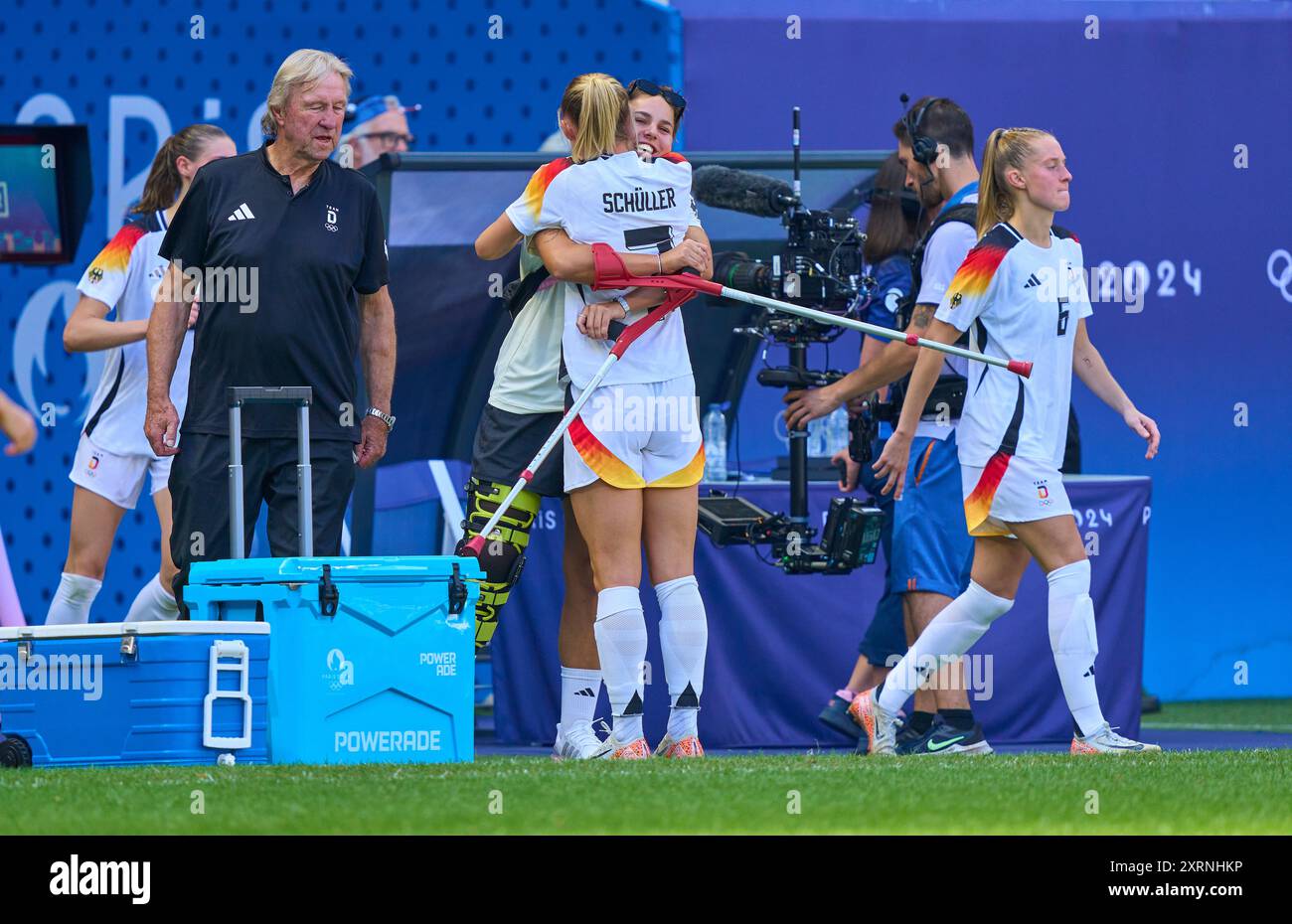 Lena Oberdorf injured, Lea SCHÜLLER, Schueller DFB Frauen 7 Janina Minge, DFB Frauen 6 Horst ...