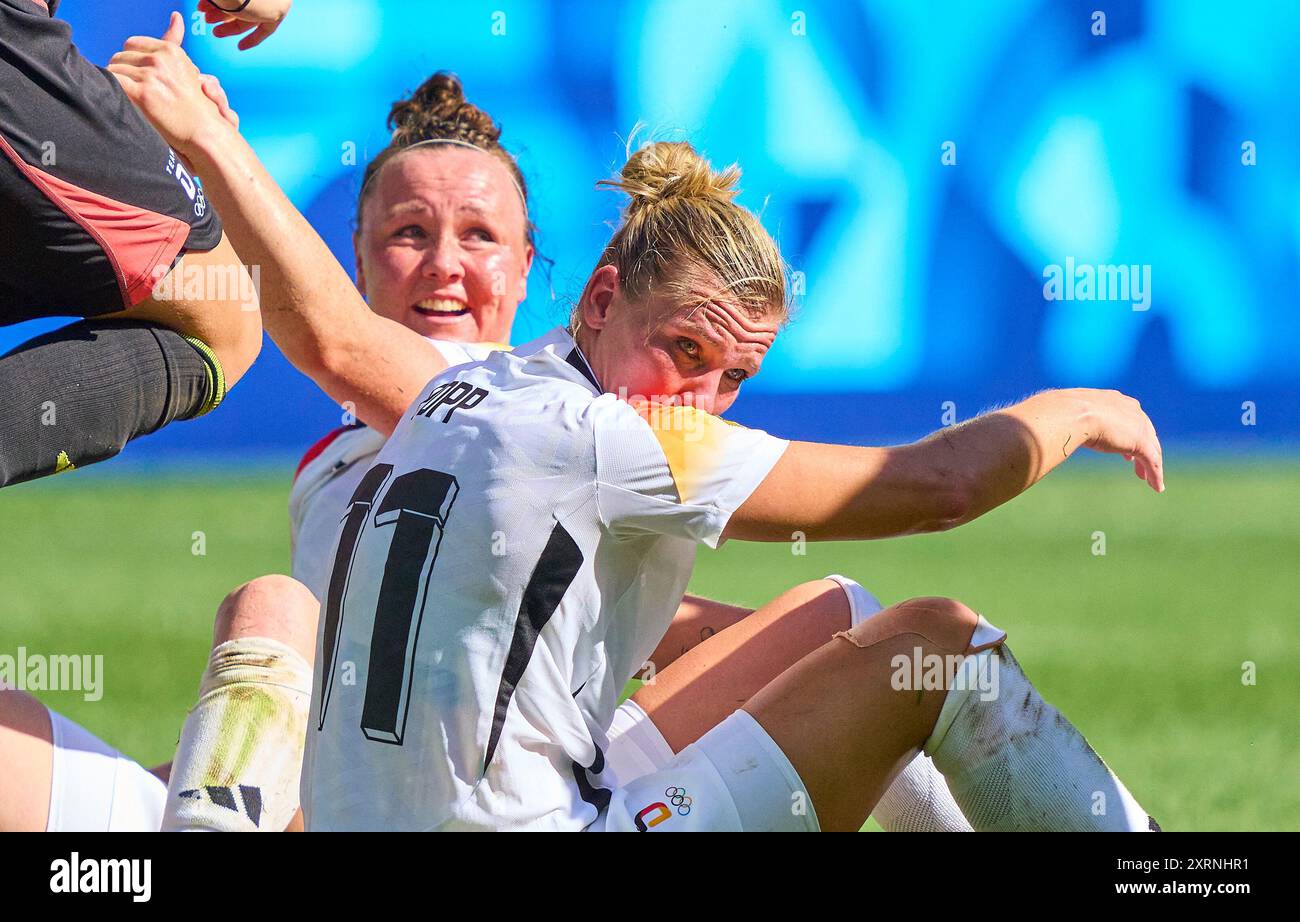 Alexandra Popp, DFB Frauen 11 Marina HEGERING, DFB Frauen 5 celebrate ...
