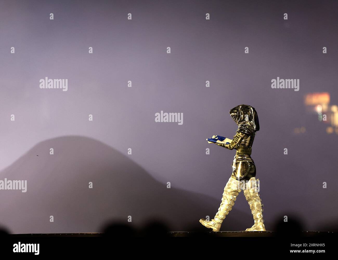 (240811) -- PARIS, Aug. 11, 2024 (Xinhua) -- Floriane Issert, a ...