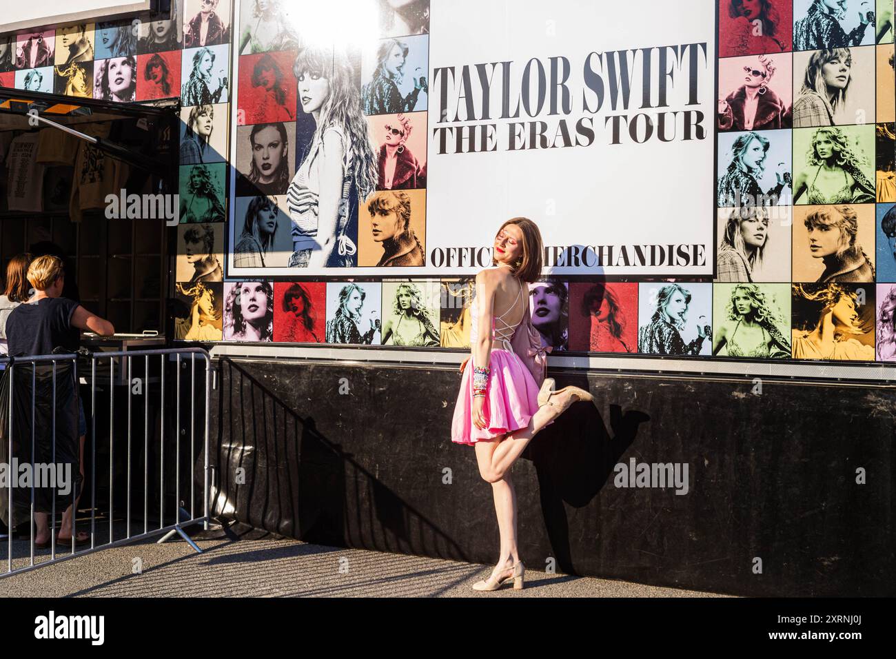 Taylor swift fan hi-res stock photography and images - Alamy