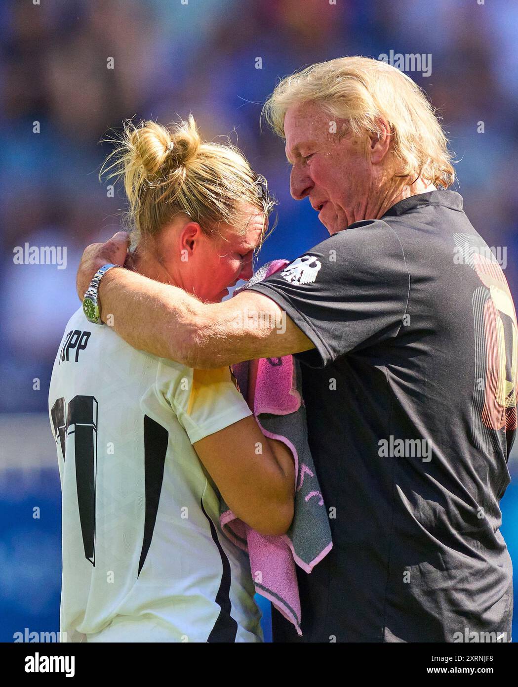 Alexandra Popp, DFB Frauen 11 celebrate with Horst Hrubesch, coach ...