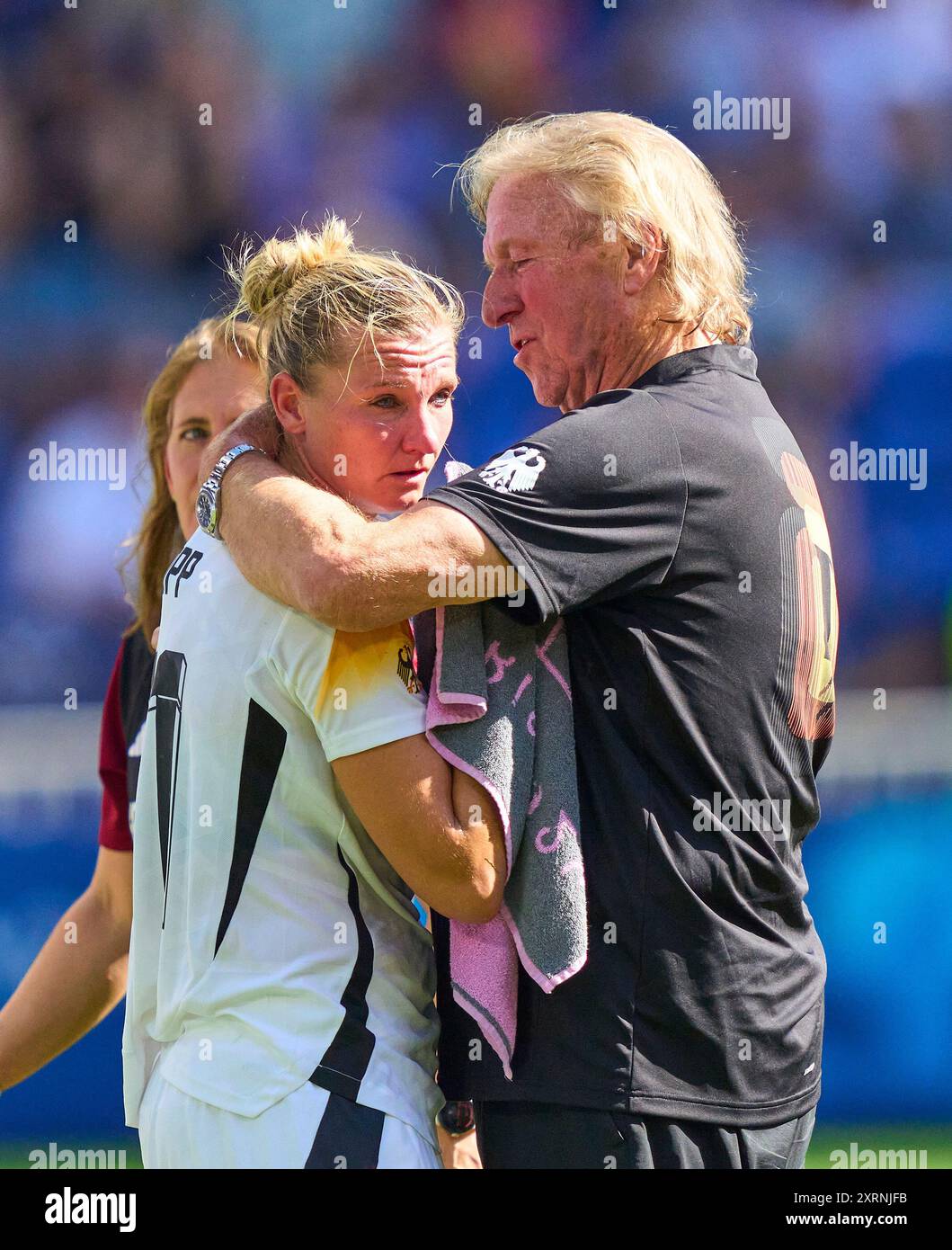 Alexandra Popp, DFB Frauen 11 celebrate with Horst Hrubesch, coach ...