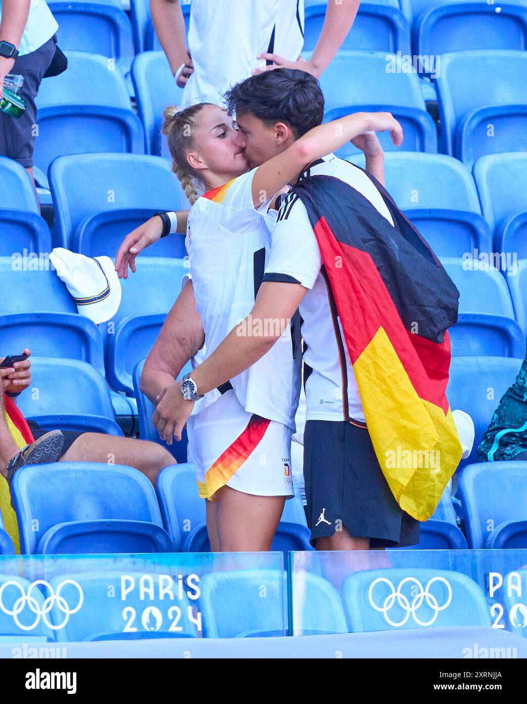 Giulia Gwinn, DFB Frauen 15 with jersey of injured Lena Oberdorf and ...