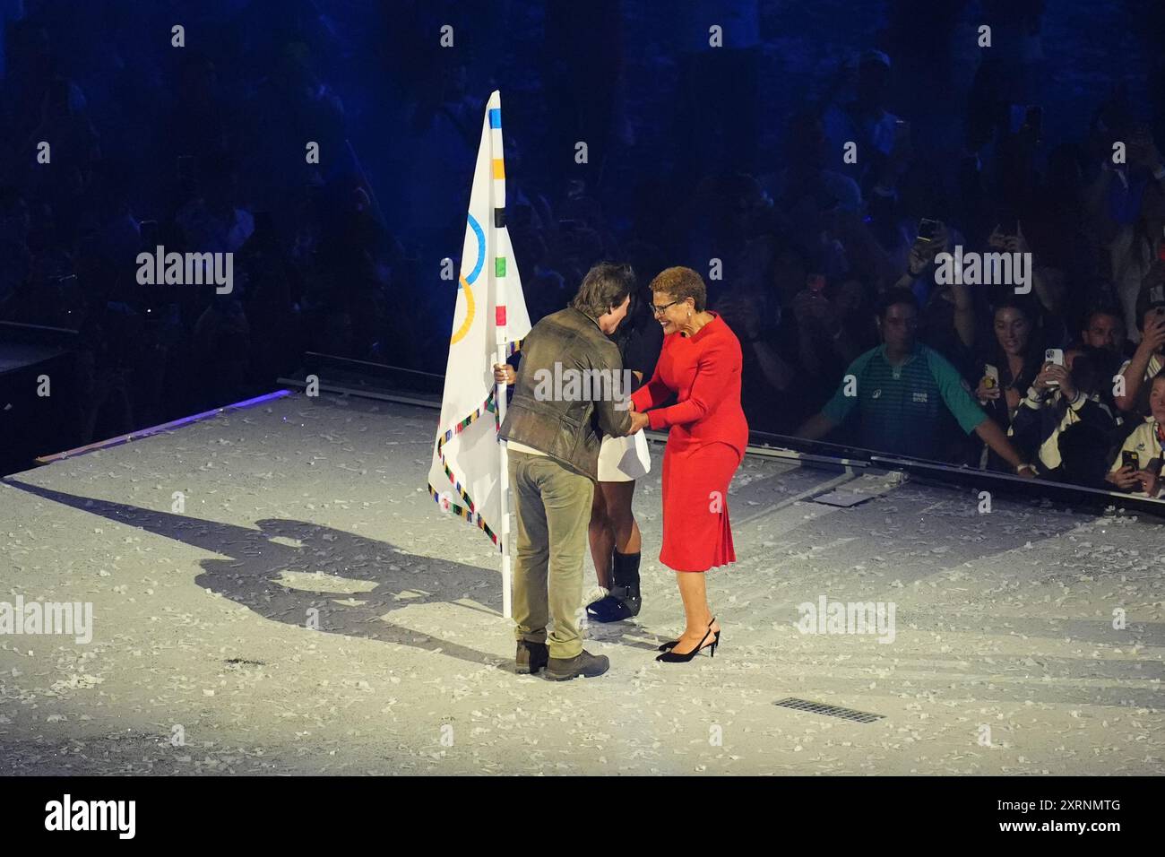 Tom Cruise recieves the IOC flag from USA's Simone Biles and Mayor of ...