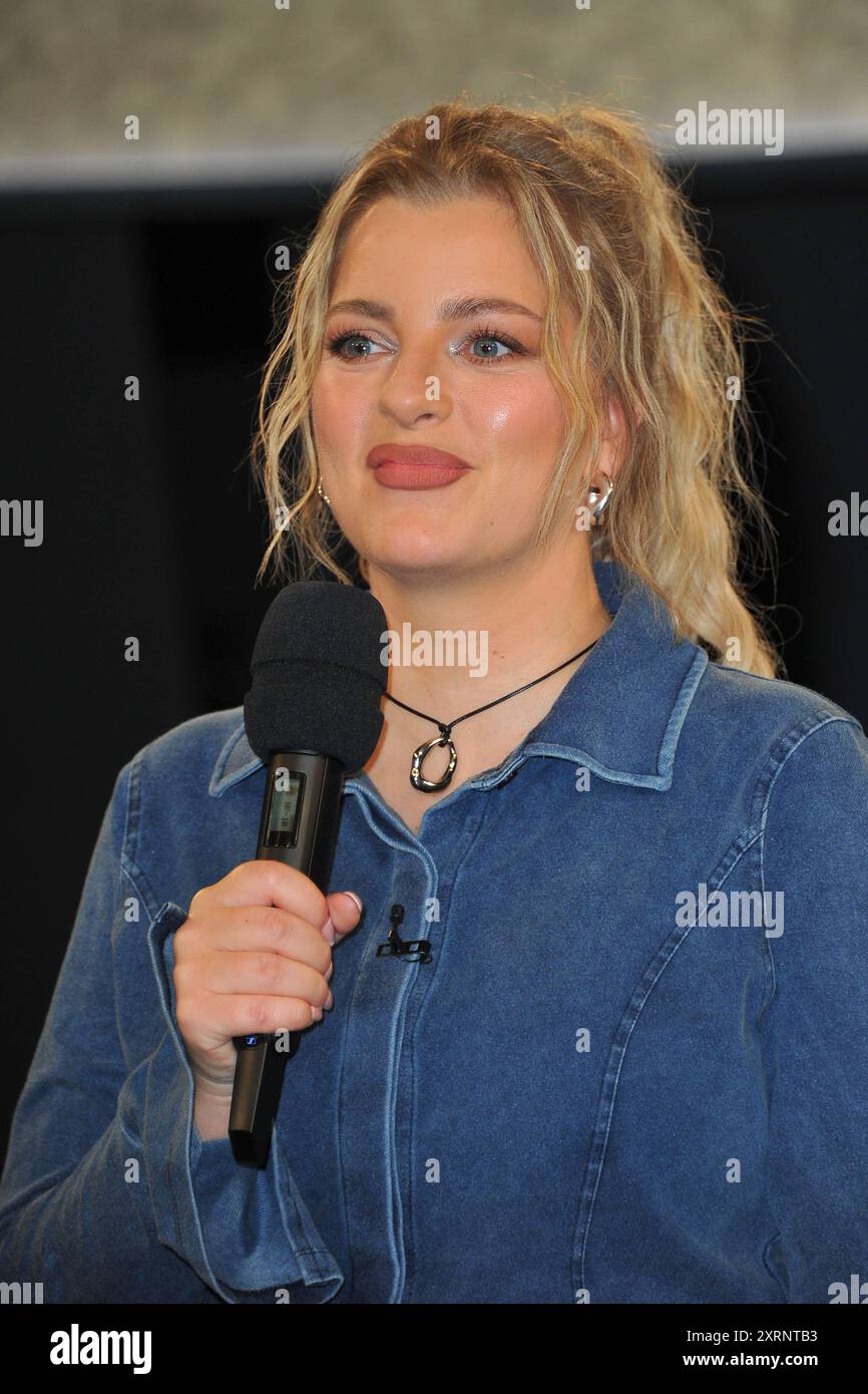 Laura Larsson. Aufzeichnung der TV-Sendung NDR Talk Show in den NDR ...