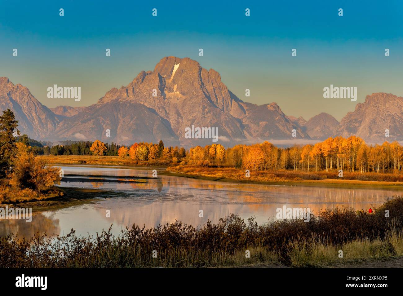 Mount Moran and Fall foliage at Oxbow Bend on the Snake River in ...