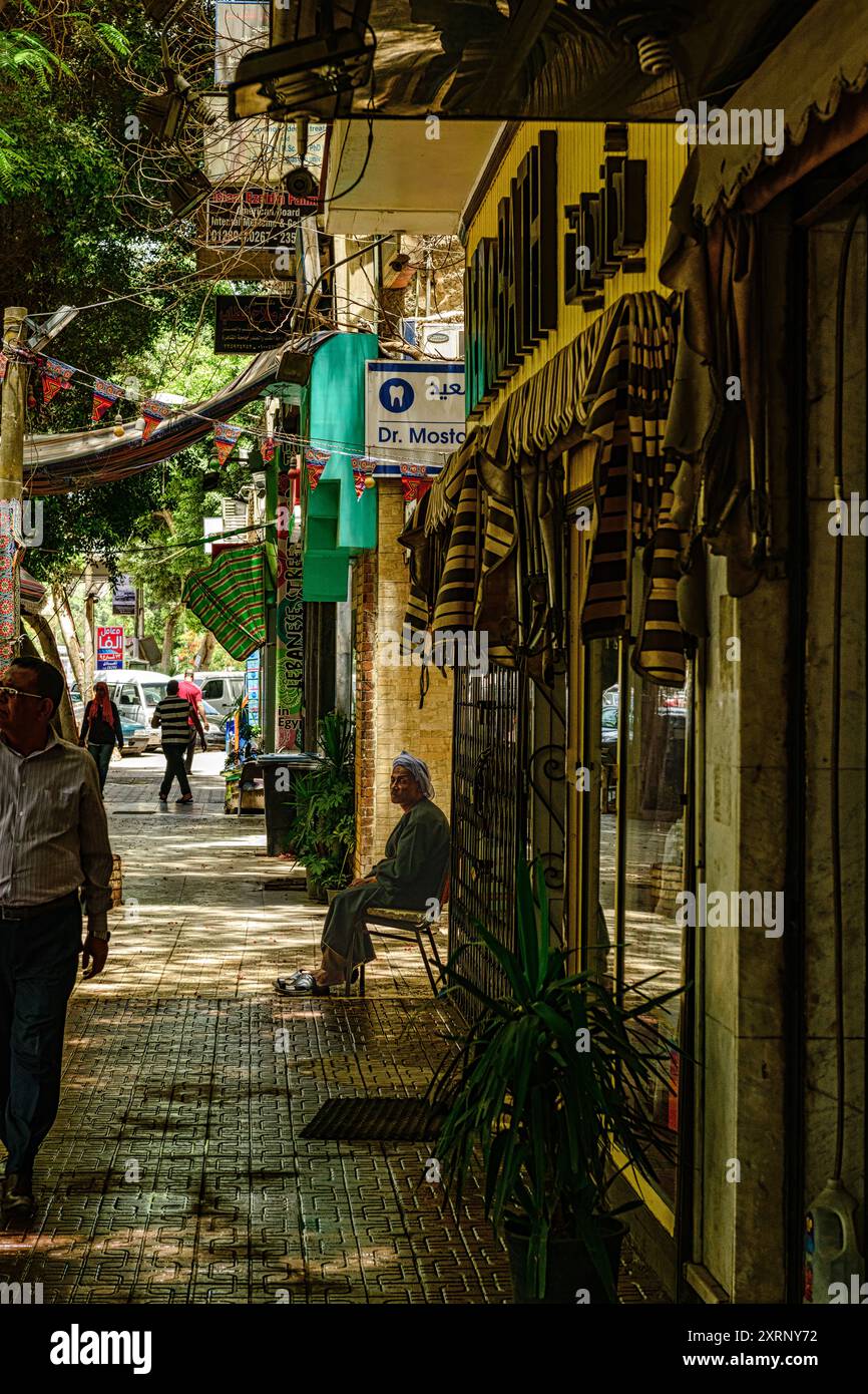 Street vendors along road 9 in Maadi Stock Photo - Alamy
