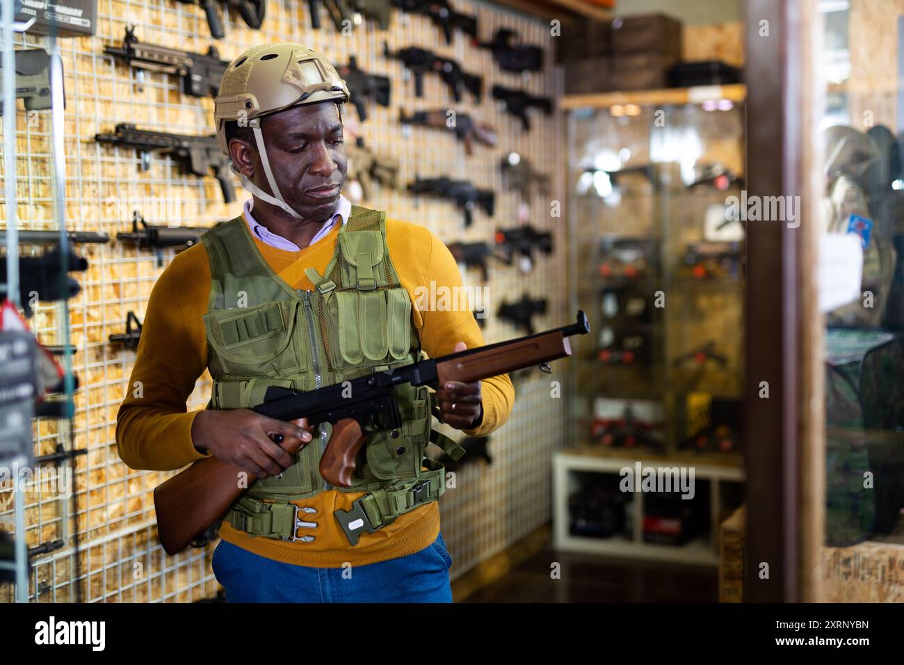 African hunter shop hi-res stock photography and images - Alamy