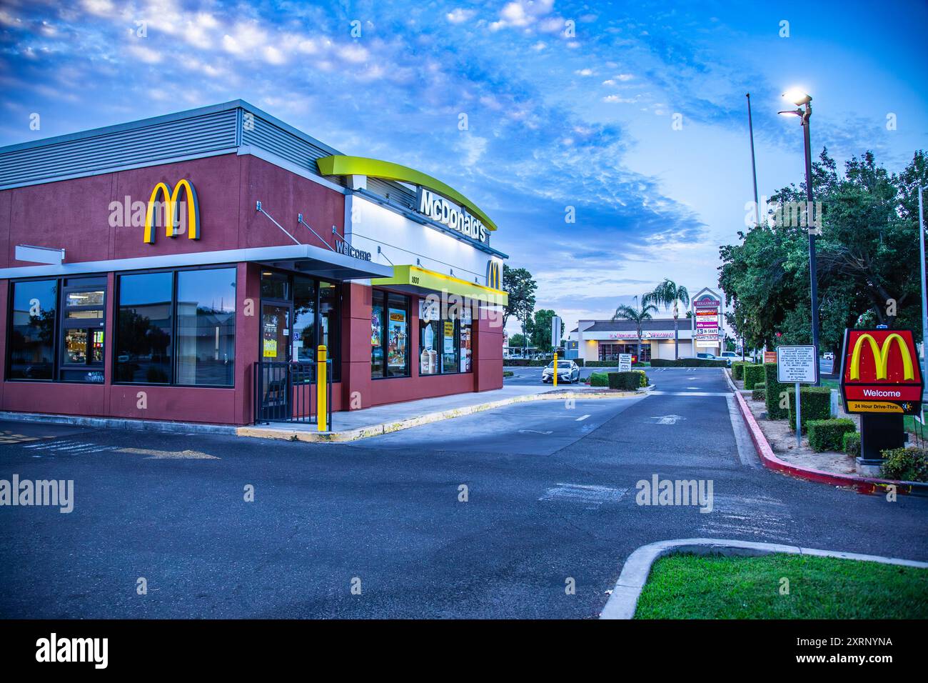 A McDonalds in Modesto California in the early morning Stock Photo - Alamy