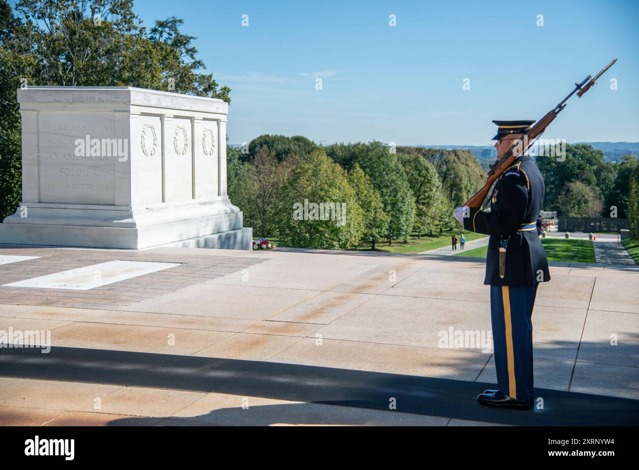 Sentinel from the Old Guard at the Tomb of the Unknown Solider at ...