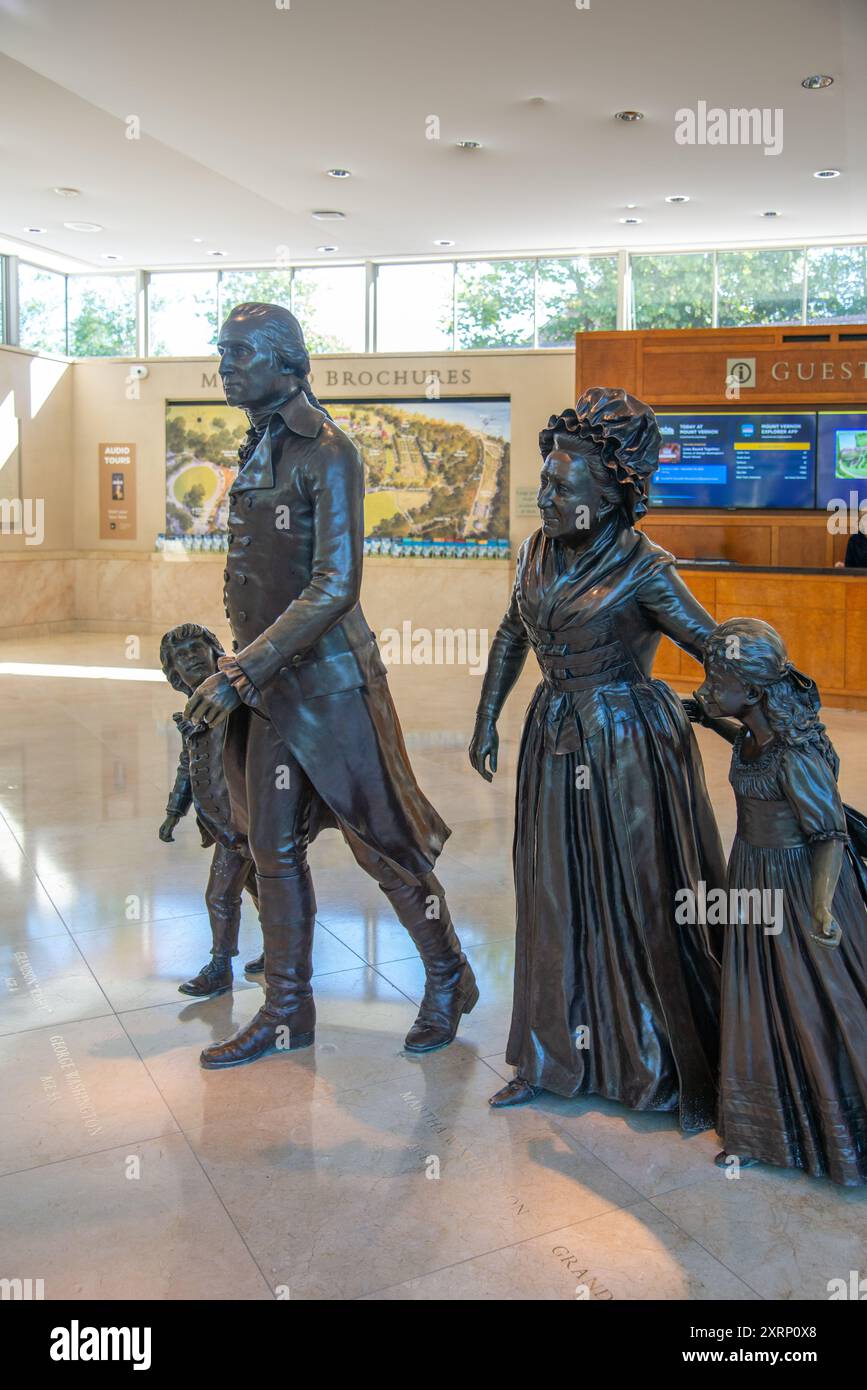 bronze statues of George and Martha Washington at the Mount Vernon ...
