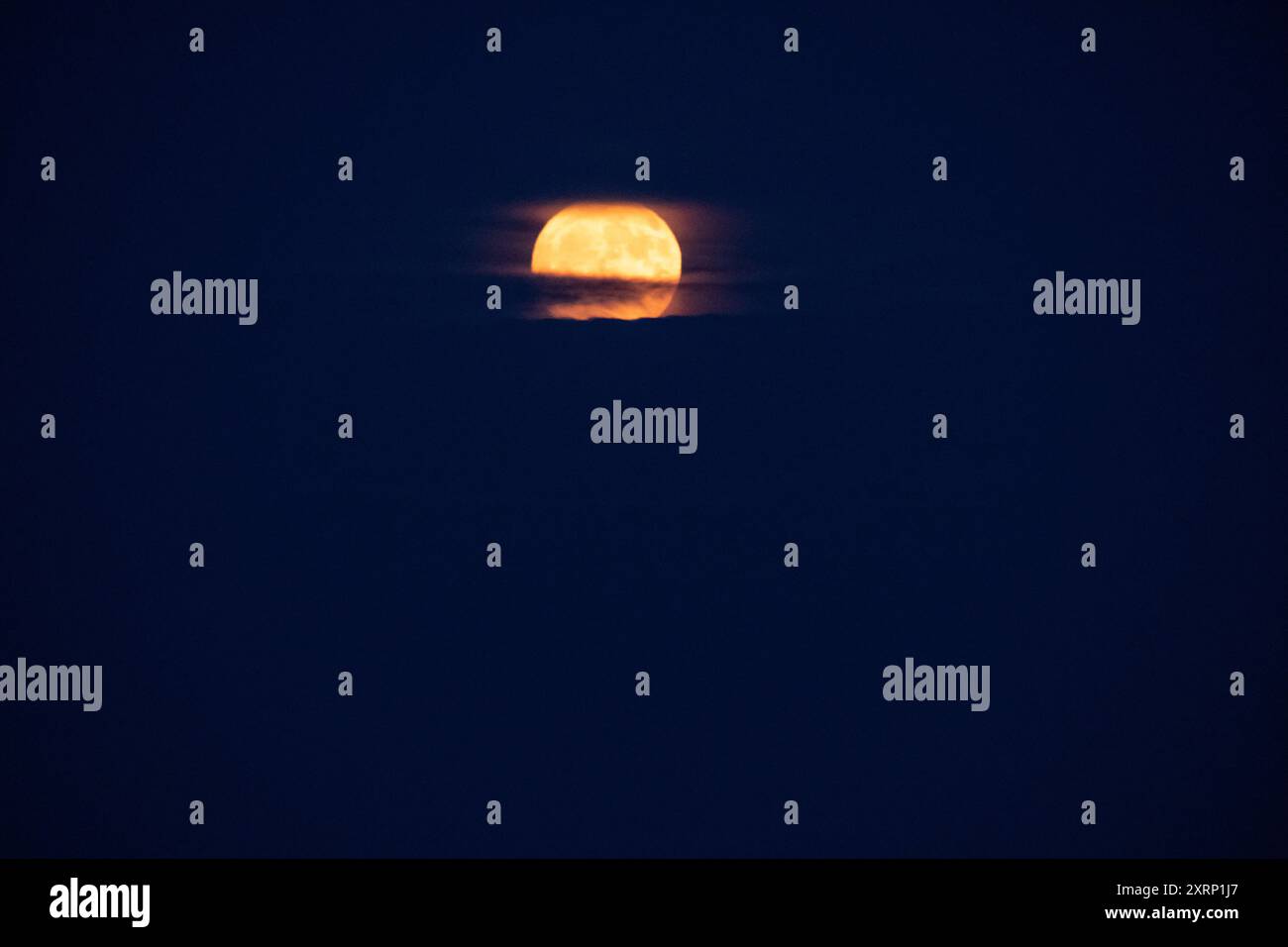 Moonrise over sea moon rises hi-res stock photography and images - Alamy