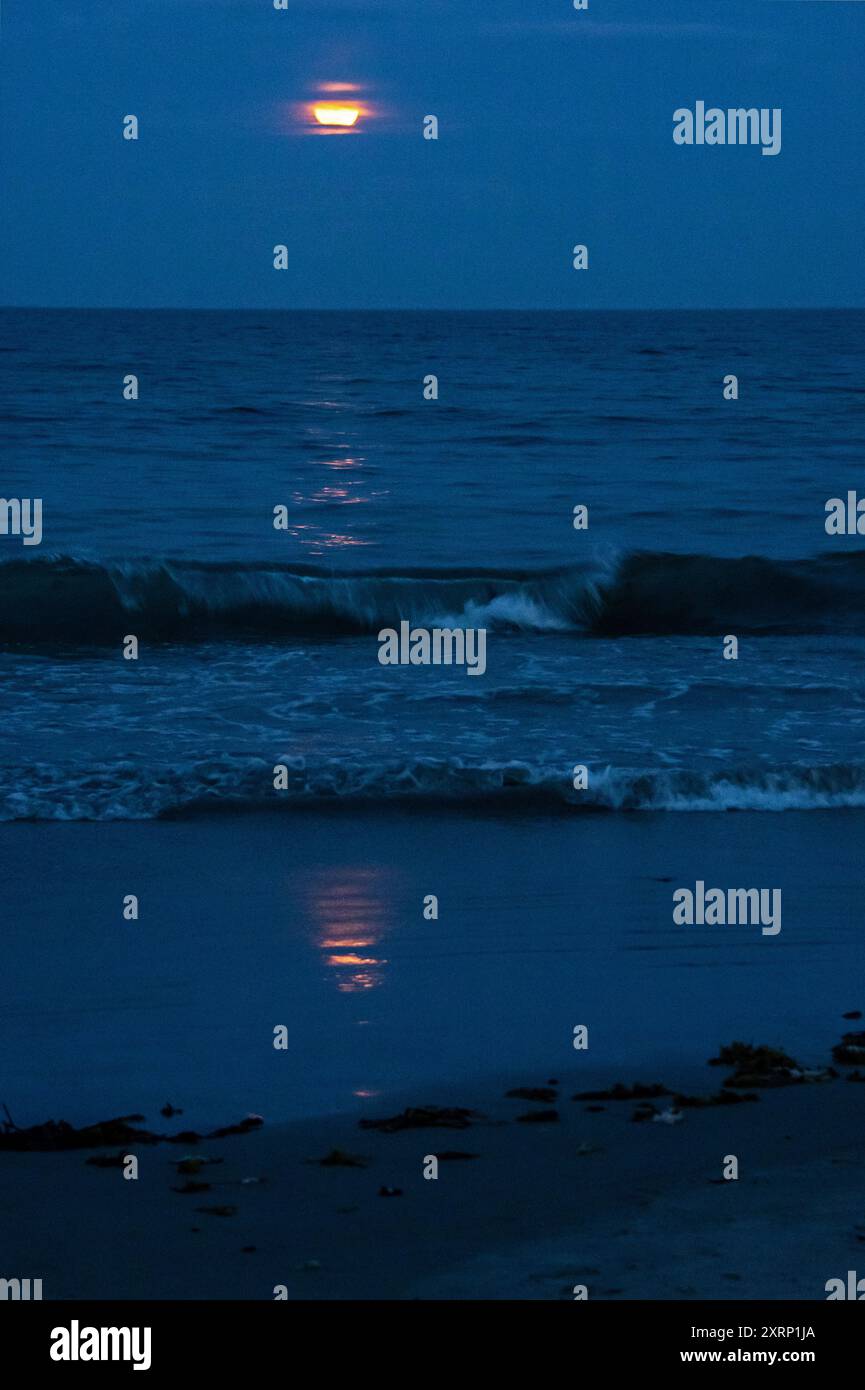 Full moon rises over the Atlantic Ocean Stock Photo - Alamy