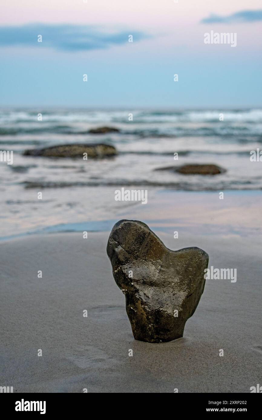 Heart-shaped rock on the beach Stock Photo - Alamy