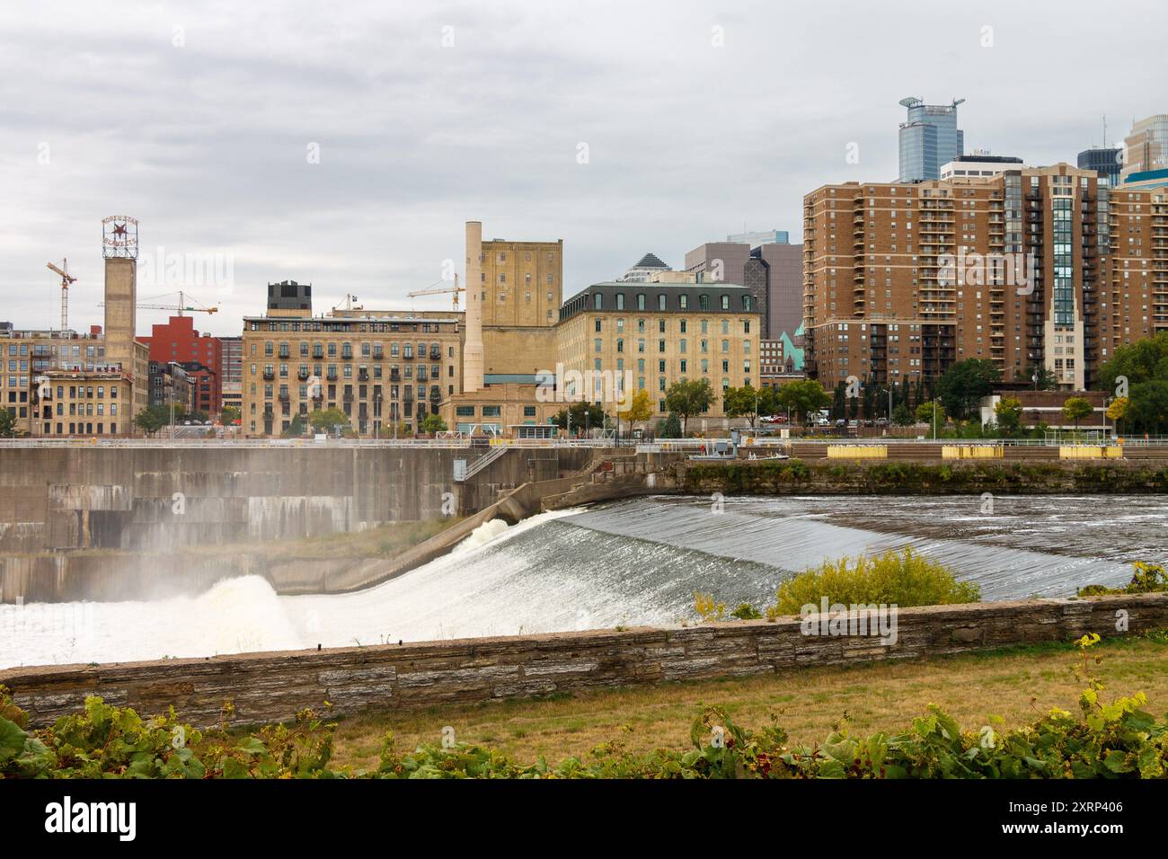 The Upper Dam on the Mississipi river, Minneapolis, Minnesota, United ...