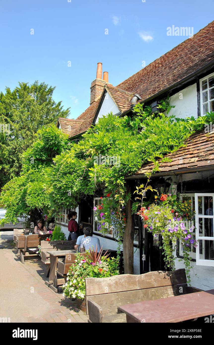 16th Century The Bull Inn, High Street, Sonning, Berkshire, England ...