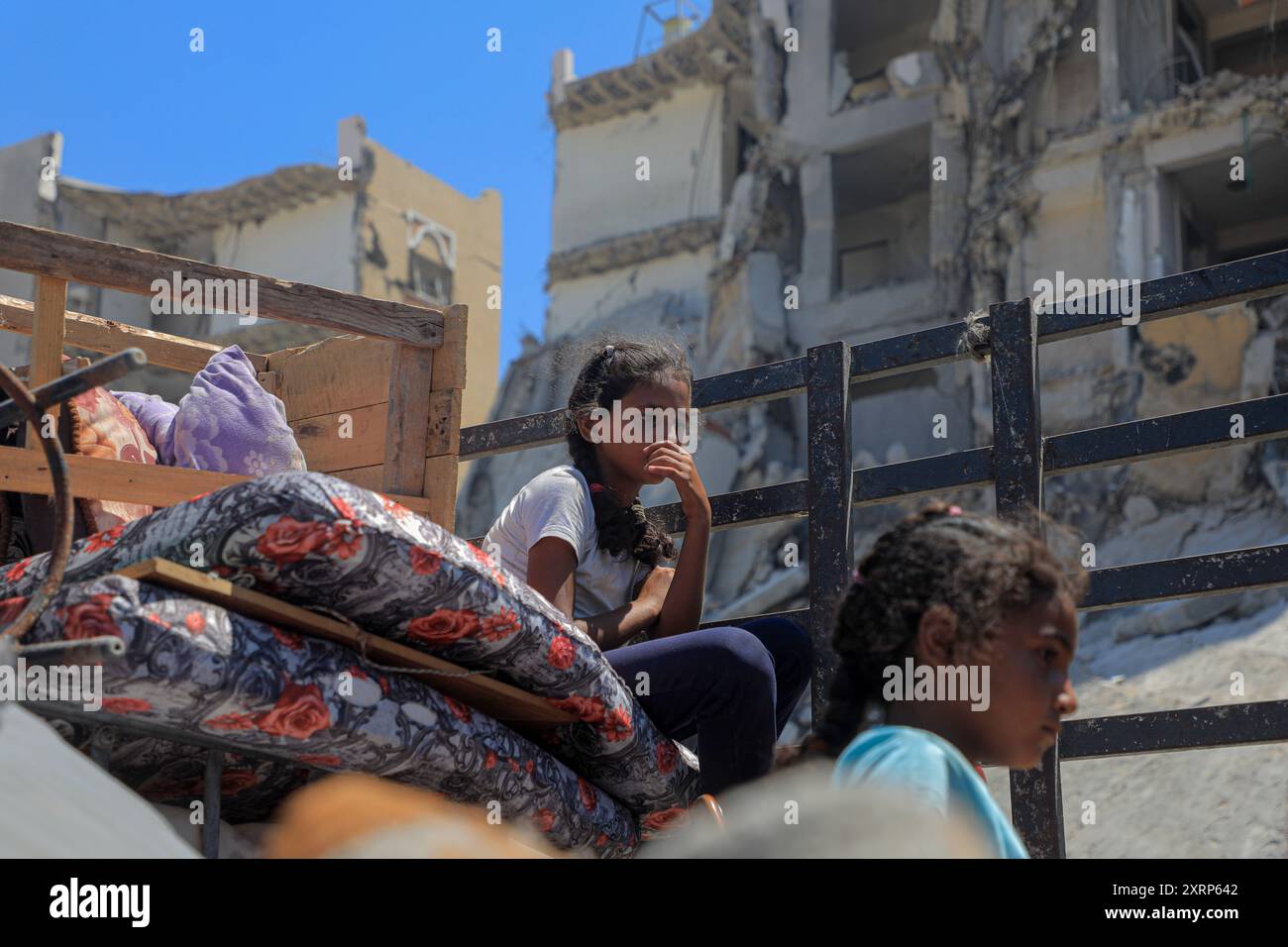 Gaza. 11th Aug, 2024. People flee from the Hamad City, a neighborhood ...