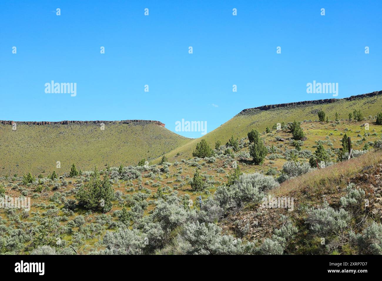 The amazing landscape of central Oregon looking east Stock Photo - Alamy