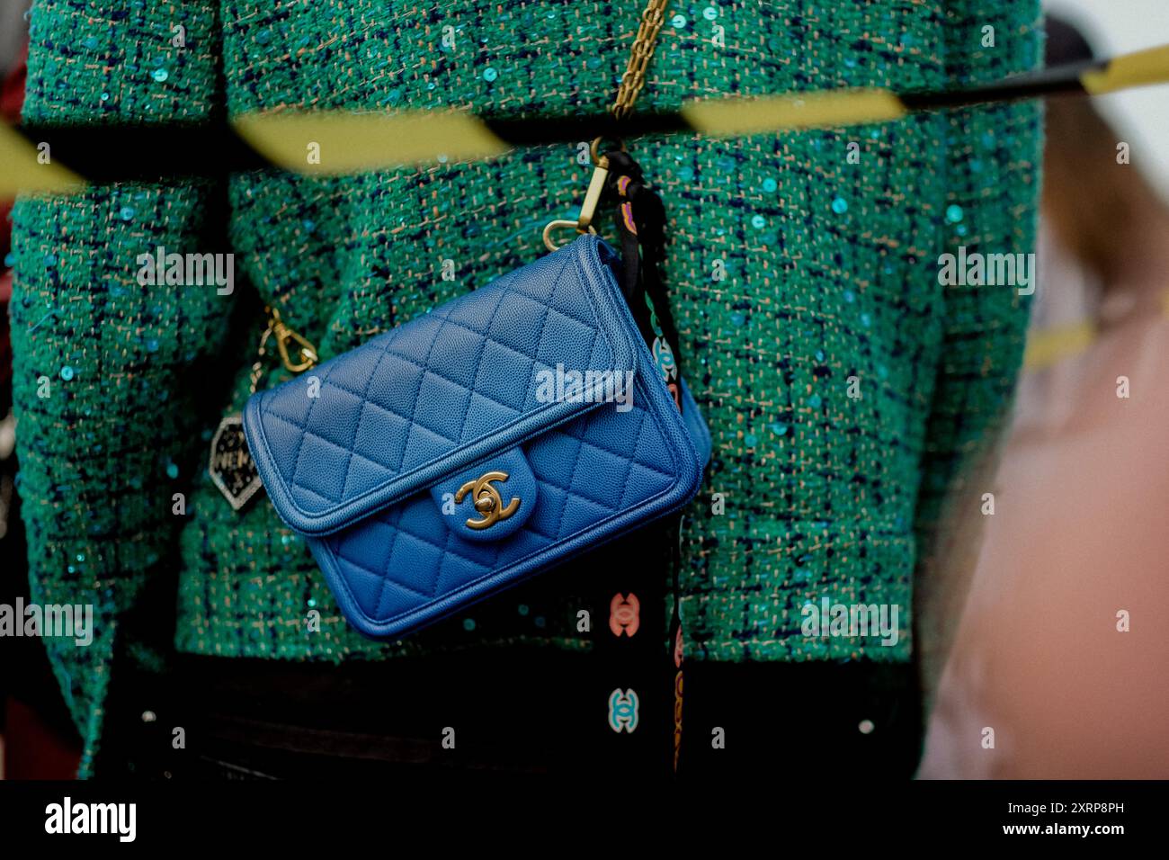 Street style, close up at Alectra Rothschild Masculina Spring Summer ...