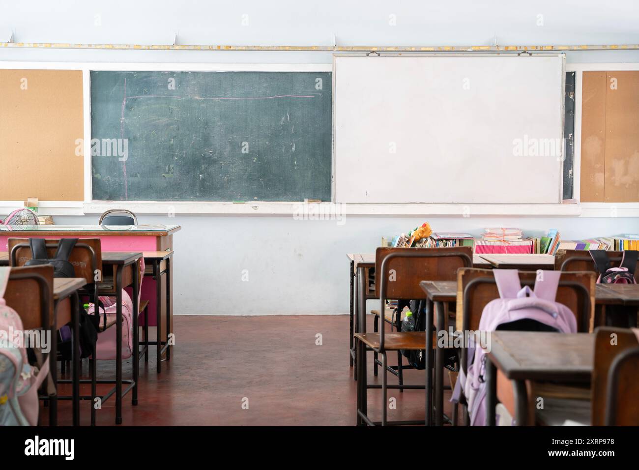 Interactive whiteboard school hi-res stock photography and images - Alamy