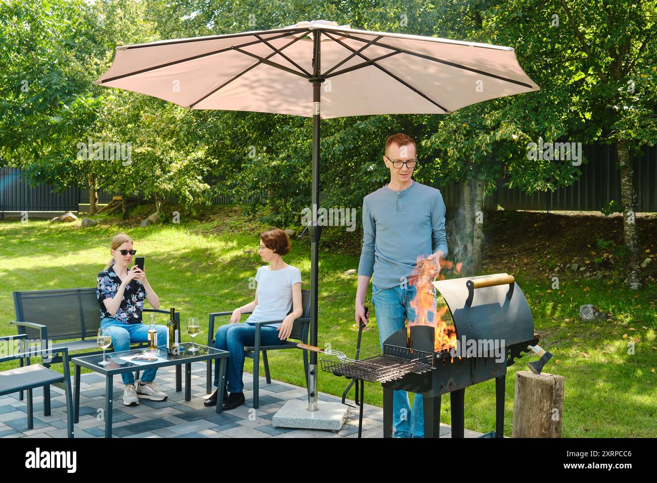 Father takes photo of daughter hi-res stock photography and images - Alamy