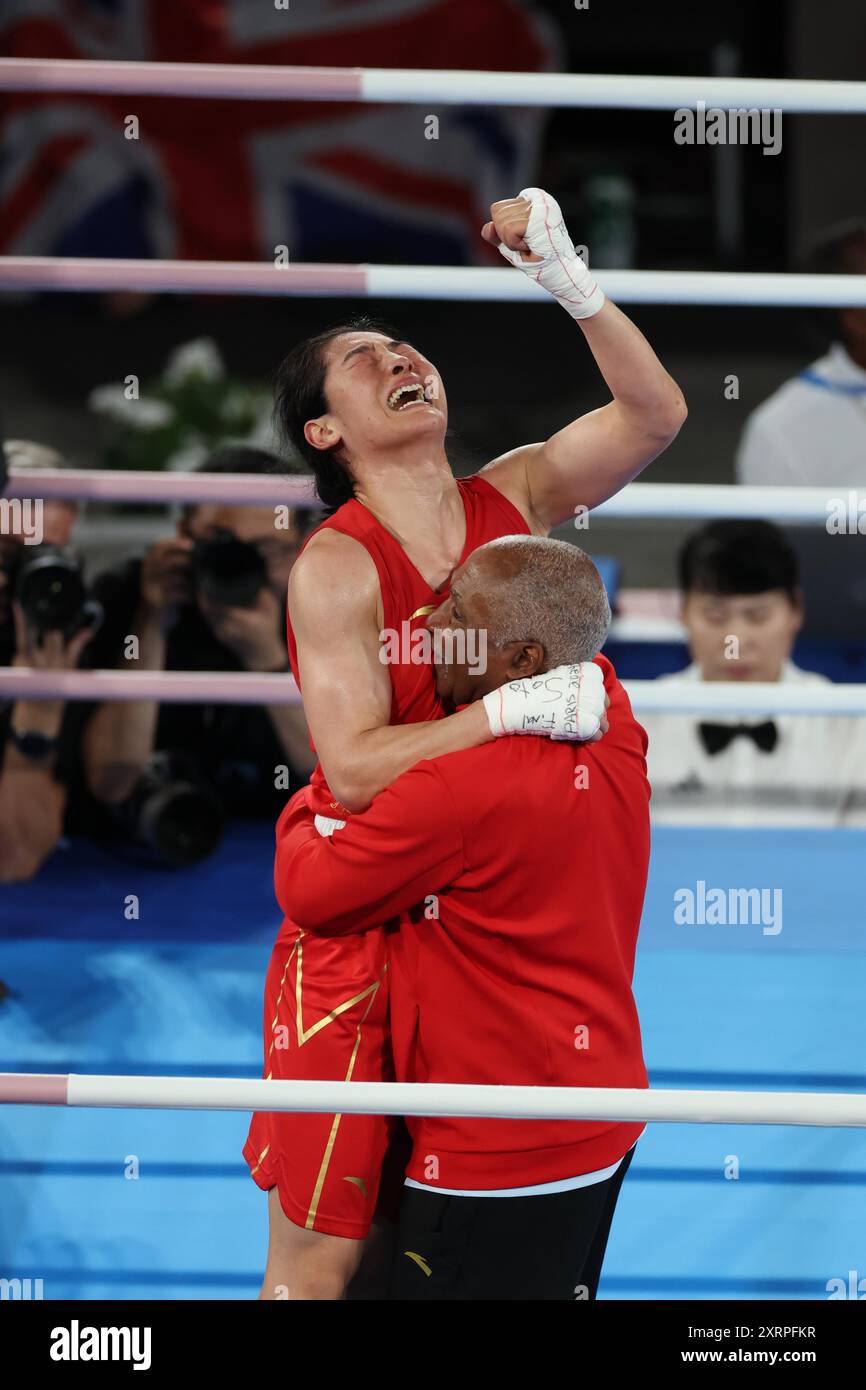 **CHINESE MAINLAND, HONG KONG, MACAU AND TAIWAN OUT** Chinese boxer Li ...