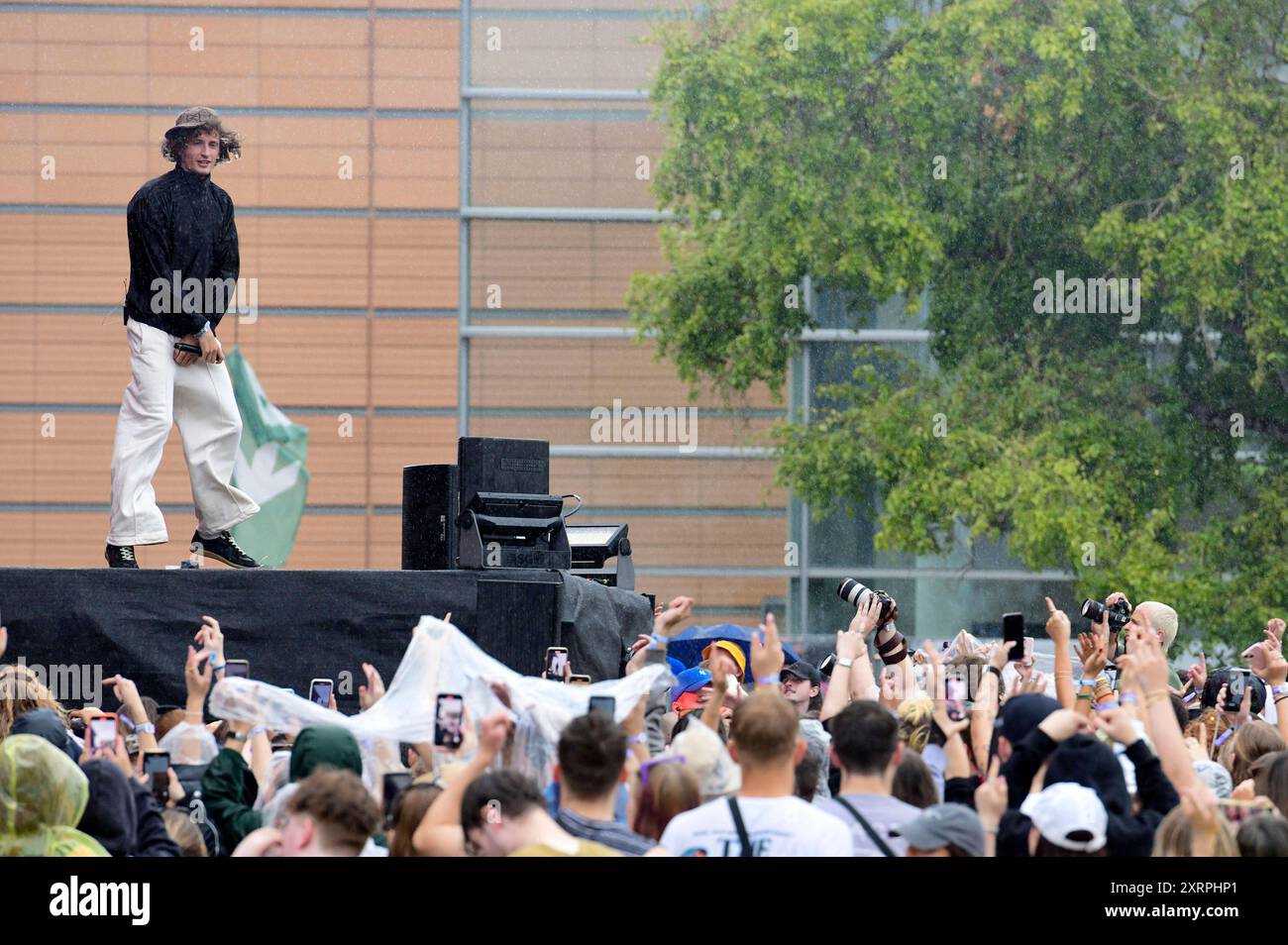 Levin Liam live auf dem Heroes Festival 2024 auf der Expo Plaza ...