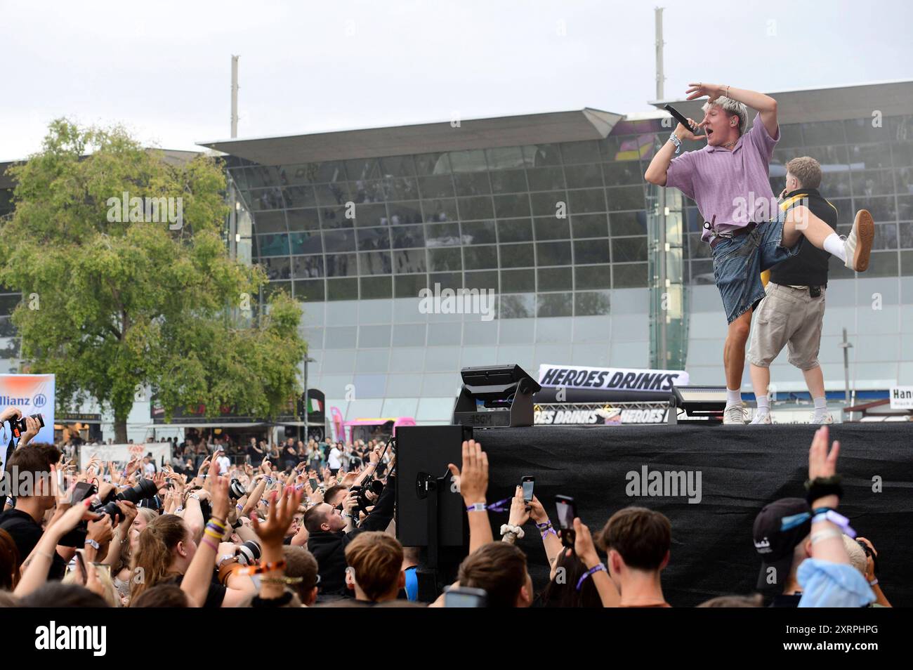 01099 live auf dem Heroes Festival 2024 auf der Expo Plaza. Hannover ...