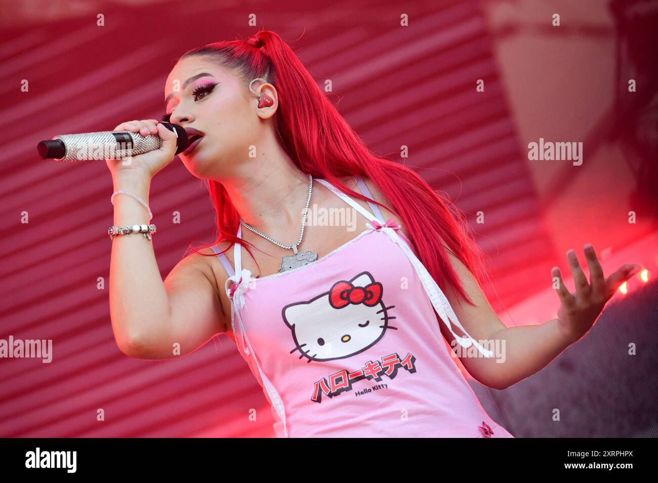 Badmomzjay live auf dem Heroes Festival 2024 auf der Expo Plaza ...