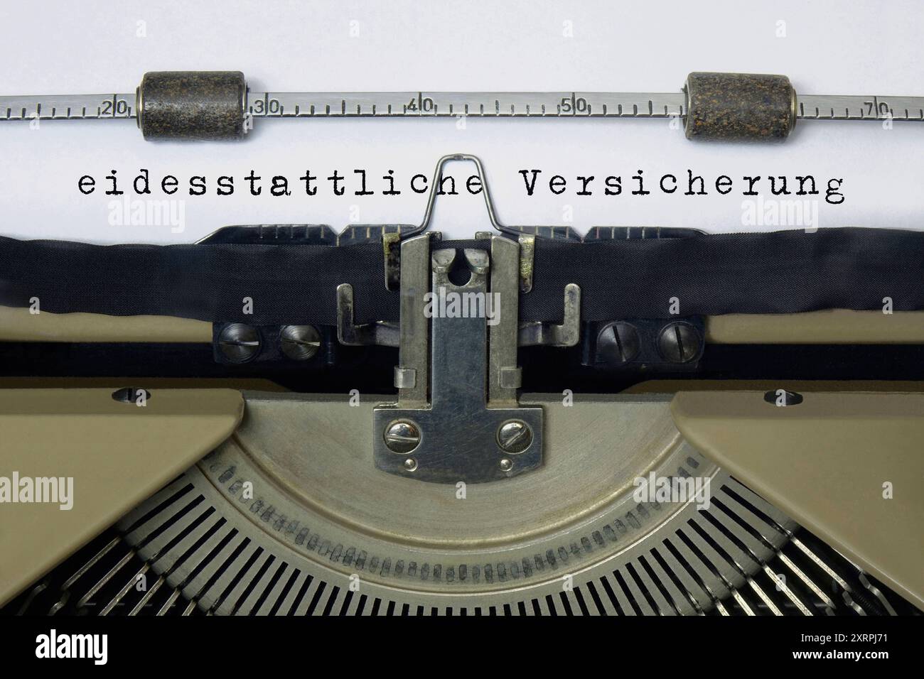 Schreibmaschine mit Schriftzug eidesstattliche Versicherung ...