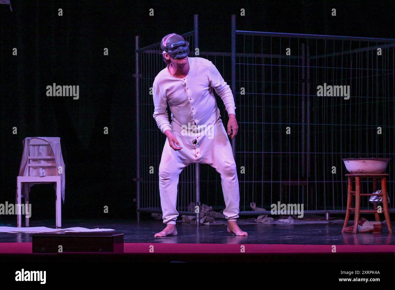 Theateraufführung Kafka mit Sven-Eric Bechtolf, im Stadttheater Gmunden ...