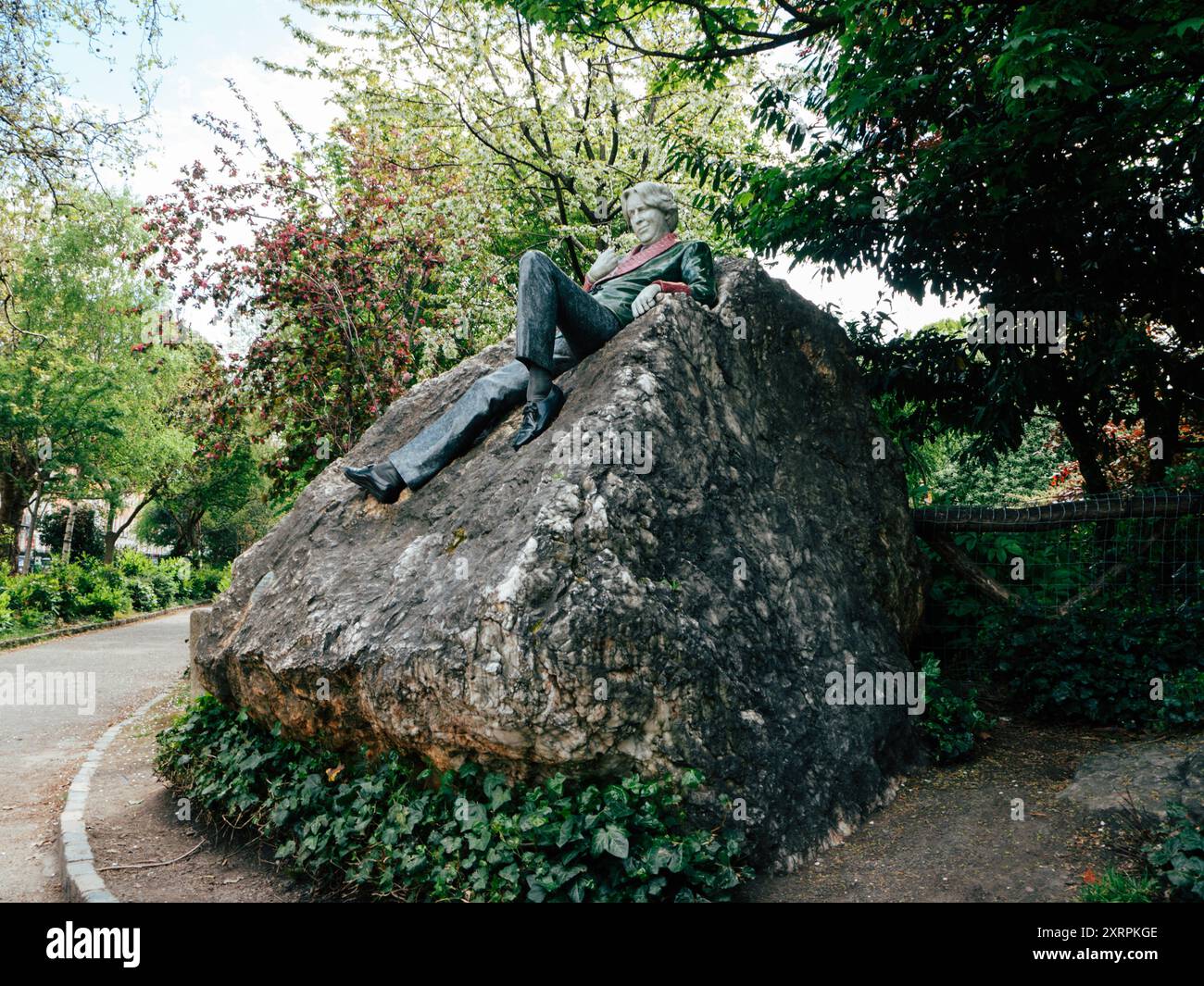 Striking sculpture depicts hi-res stock photography and images - Alamy