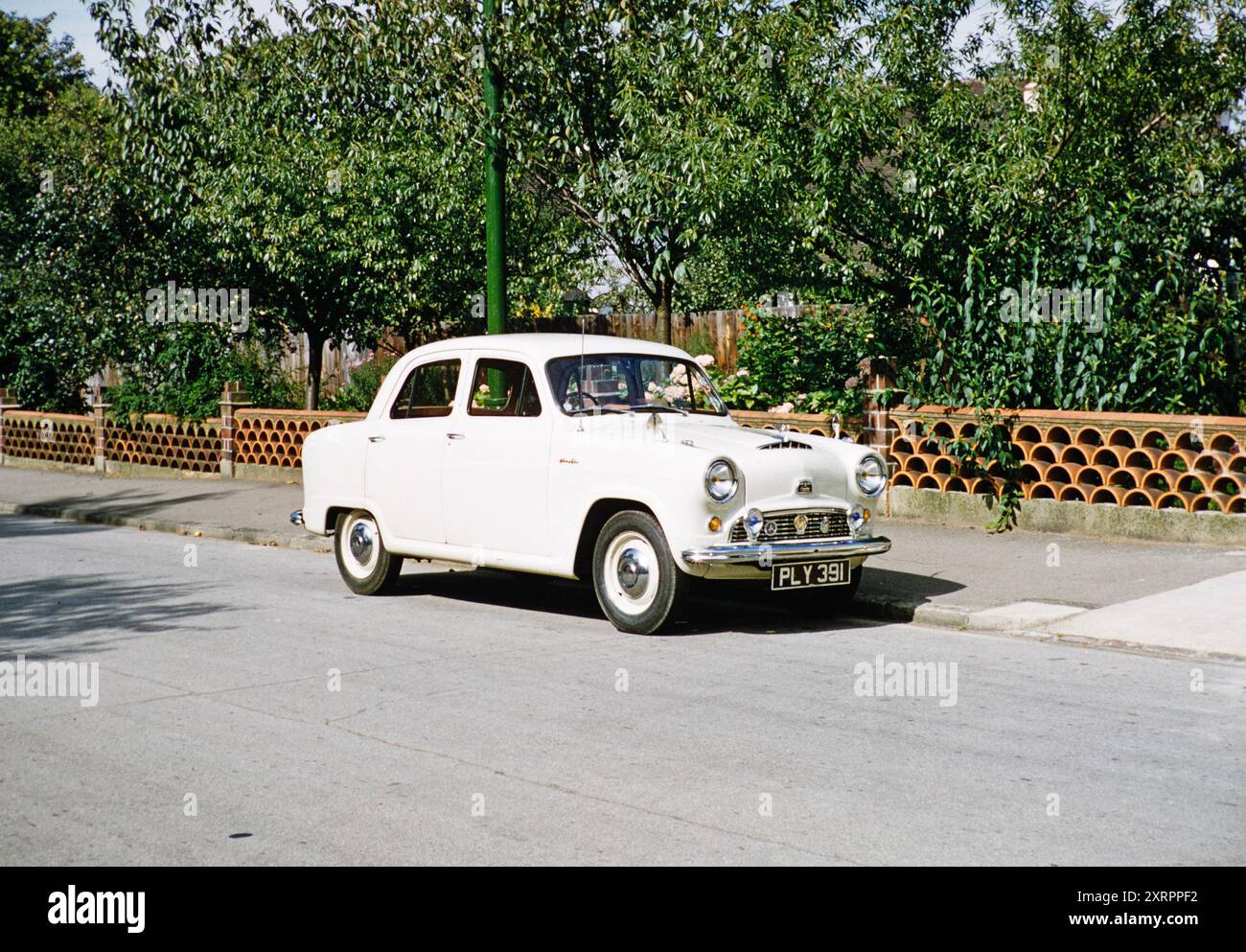 1950s austin cambridge hi-res stock photography and images - Alamy