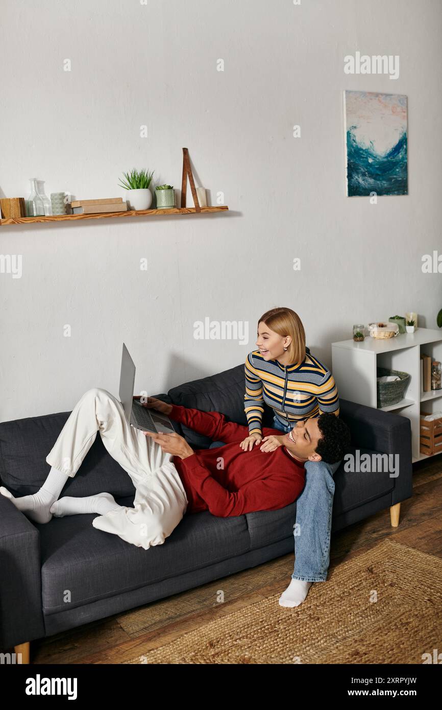 Woman sitting on man lap hi-res stock photography and images - Alamy